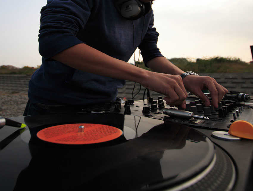 DJ Heartstring, Apr 22nd 8:30am, Wellington, eventseeker